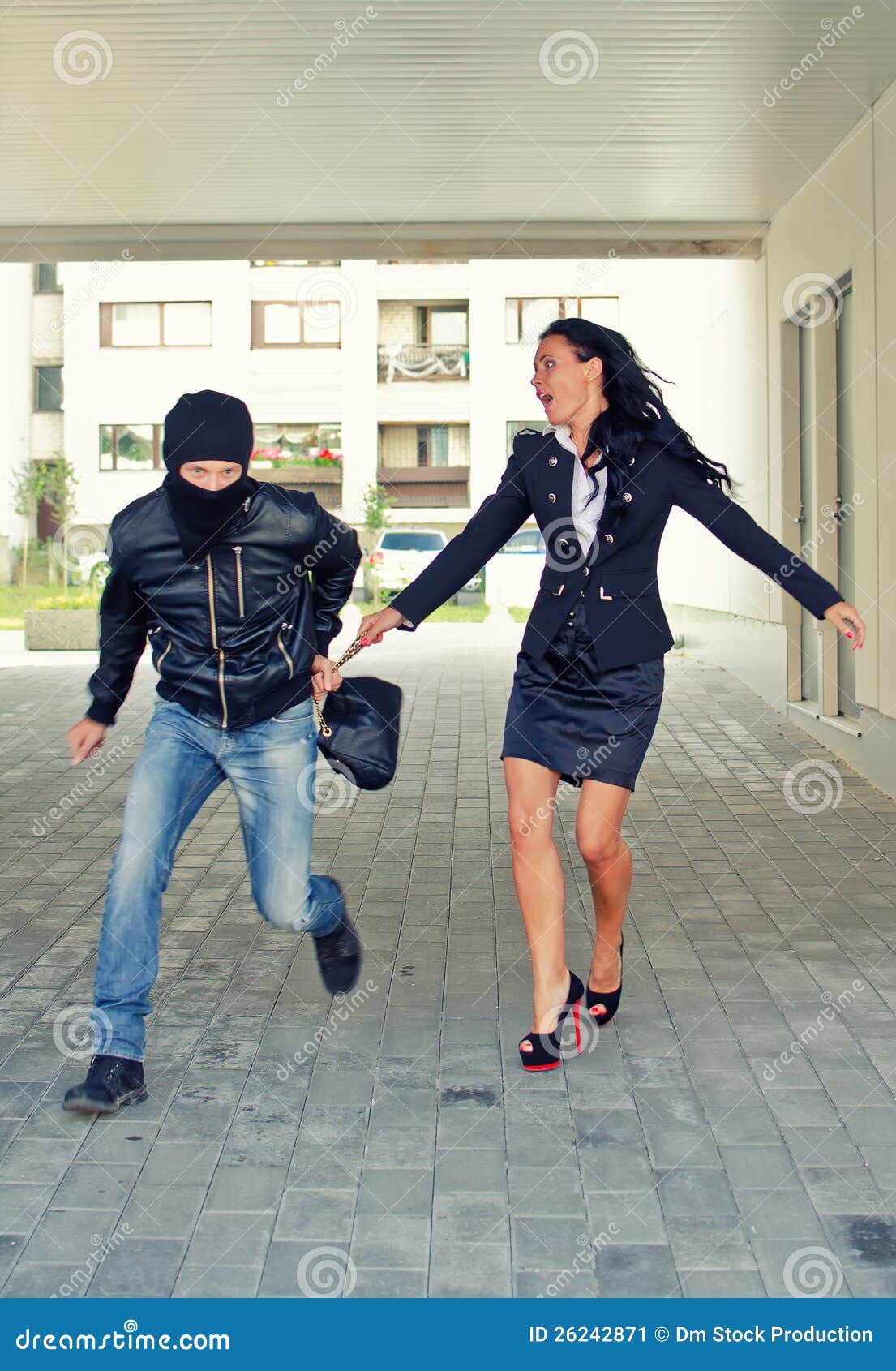 Stealing De Vrouwenzak Van De Bandiet Stock Afbeelding - Image of ...