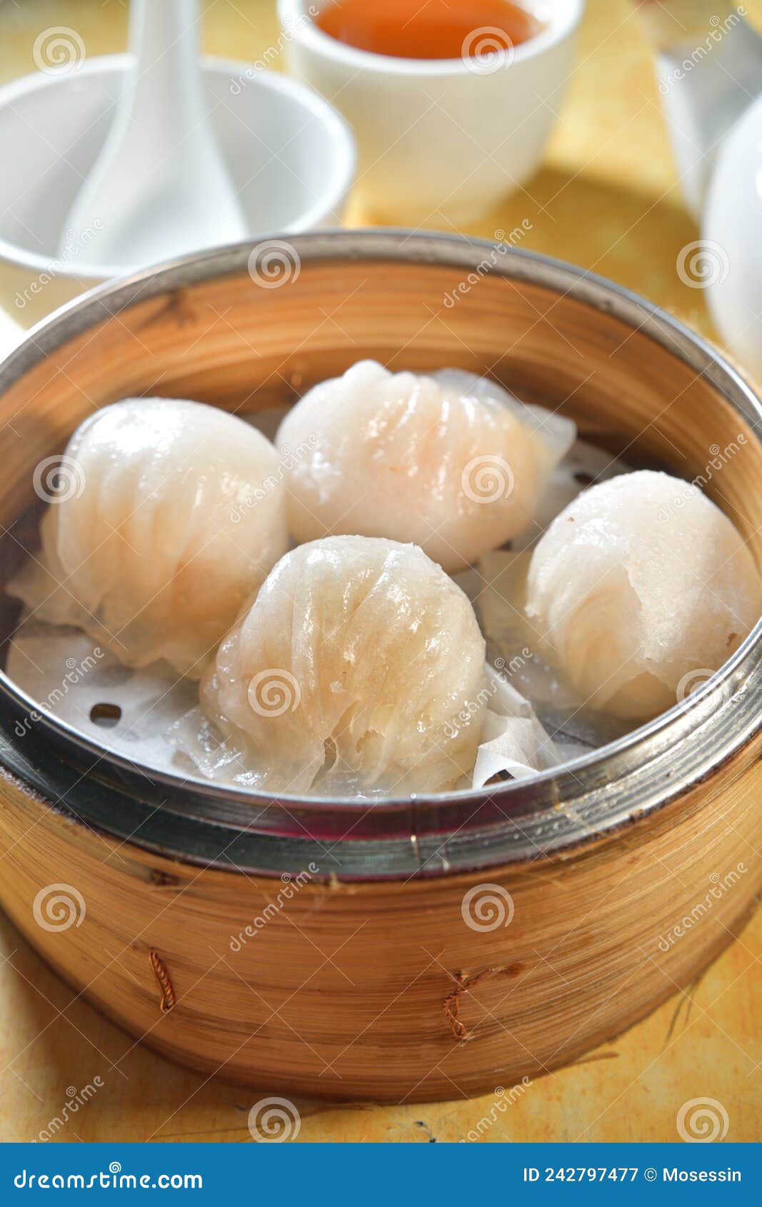 Steam Shrimp Dumpling Dim Sum Stock Image - Image of paste, micro ...