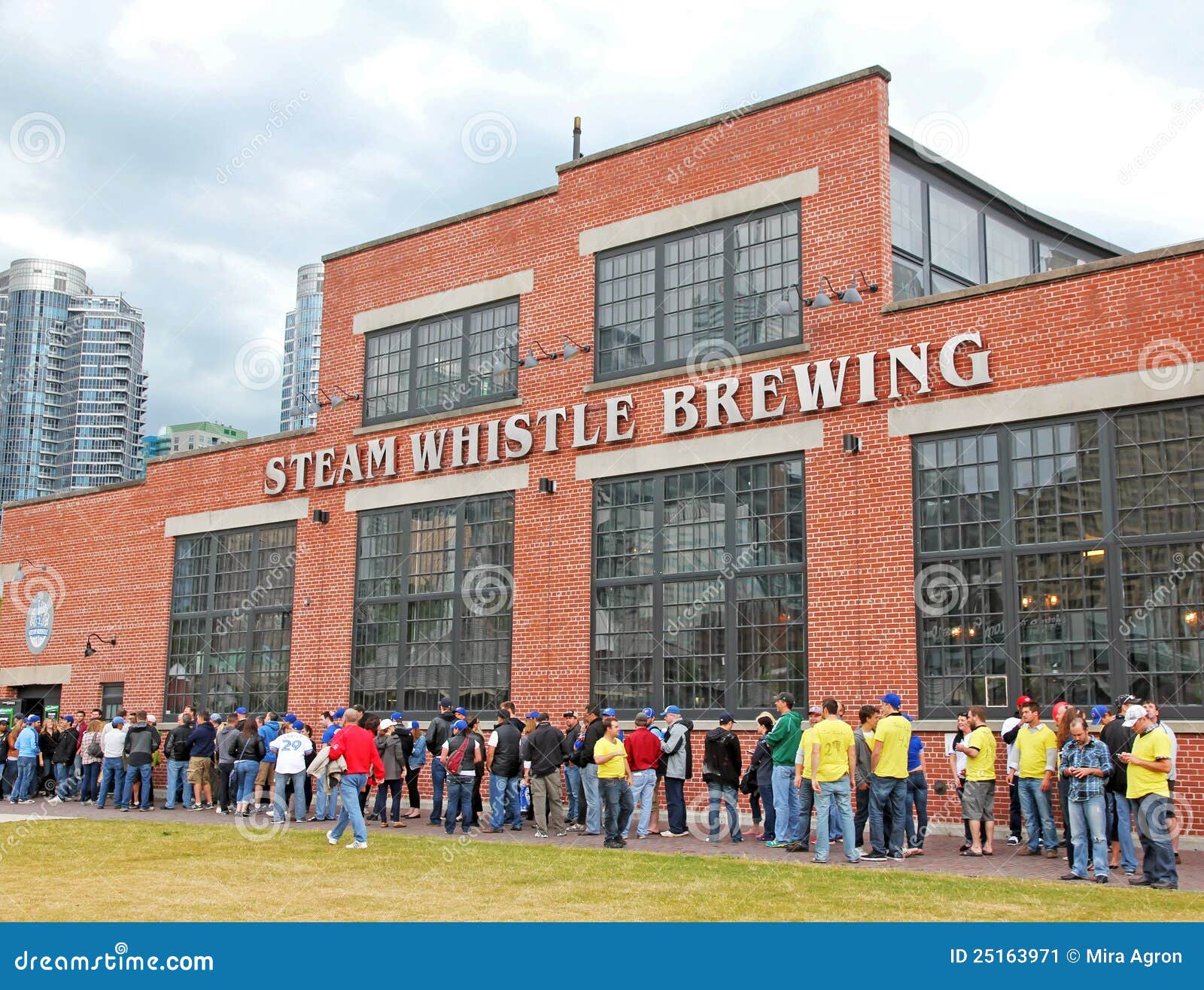 Steam Whistle Brewing editorial photo. Image of drinker - 25163971