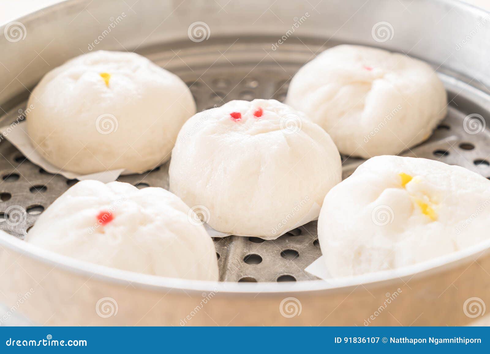 Steamed Dumpling or Chinese Bun Stock Image - Image of dinner, steam ...