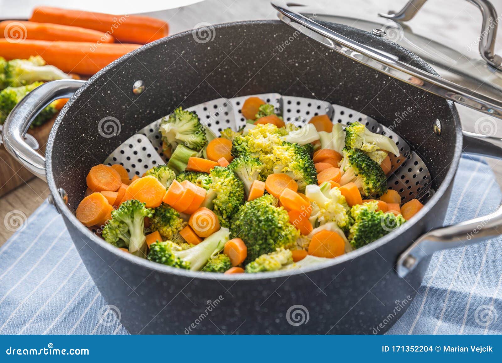Steamed Mixed Vegetable in Black Pot. Healthy Vegetable Concept Stock ...