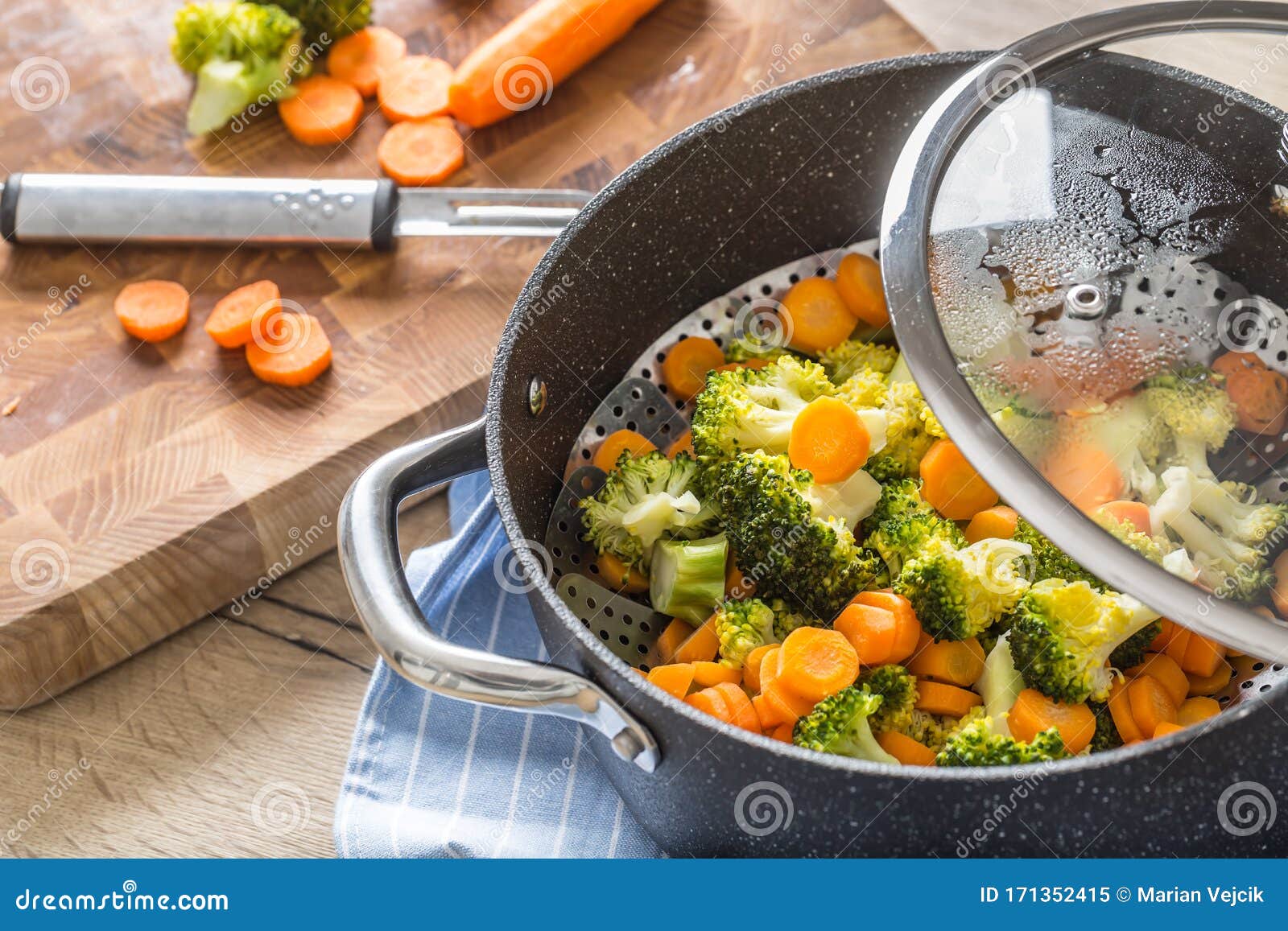 Steamed Mixed Vegetable in Black Pot. Healthy Vegetable Concept Stock ...