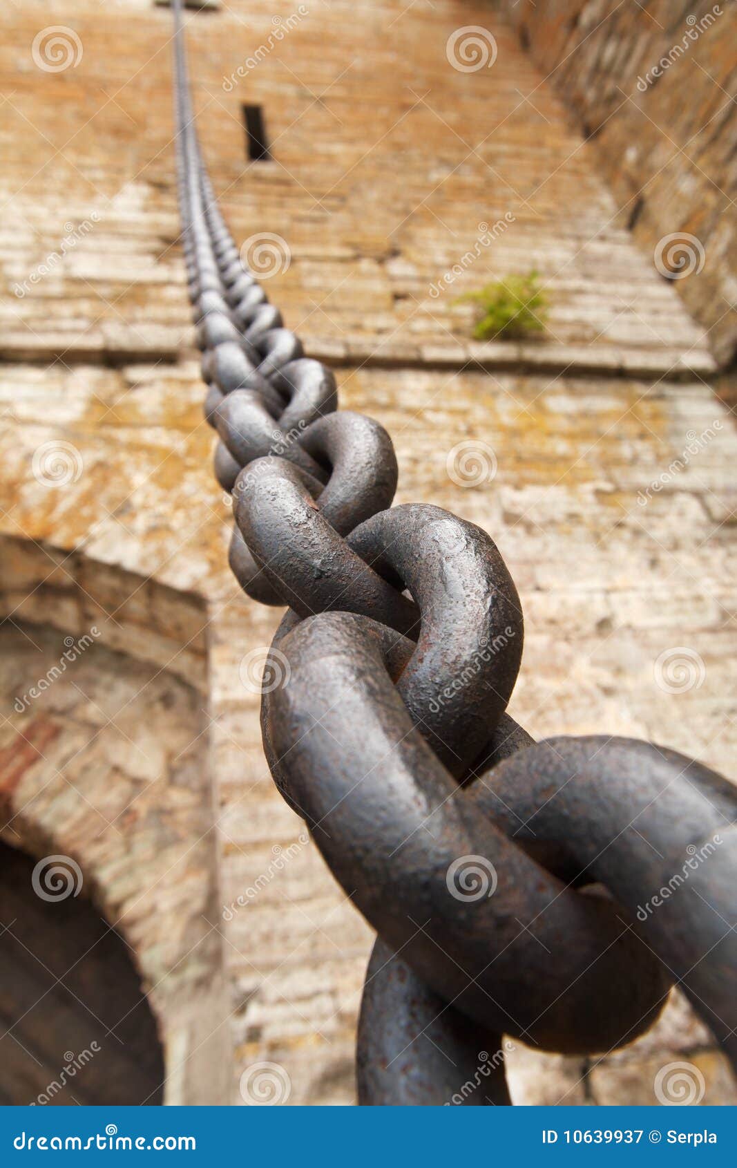 Steel chain of drawbridge stock image. Image of security - 10639937