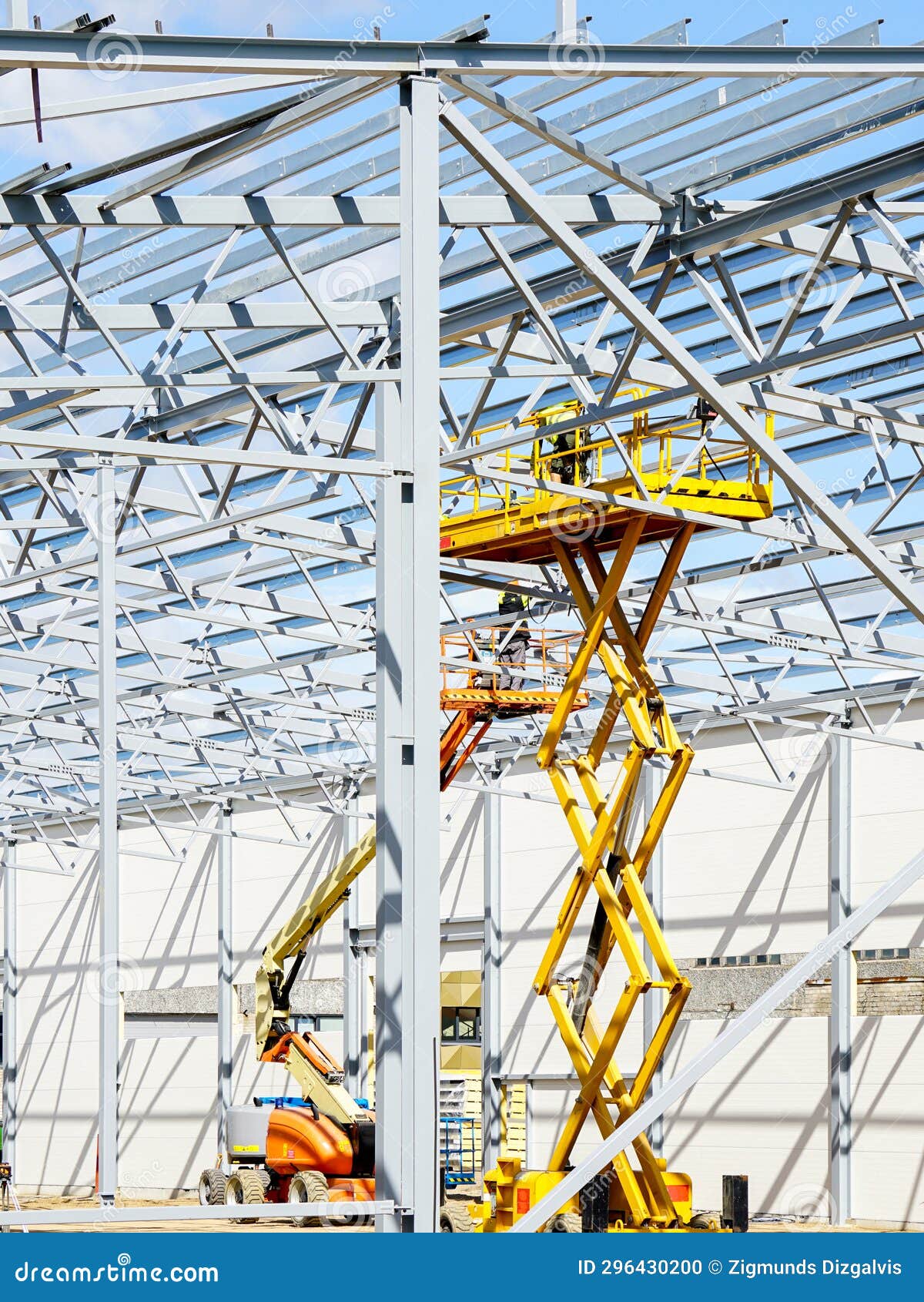 Steel Frame Structure Assembly Using Self Propelled Scissor Lift ...