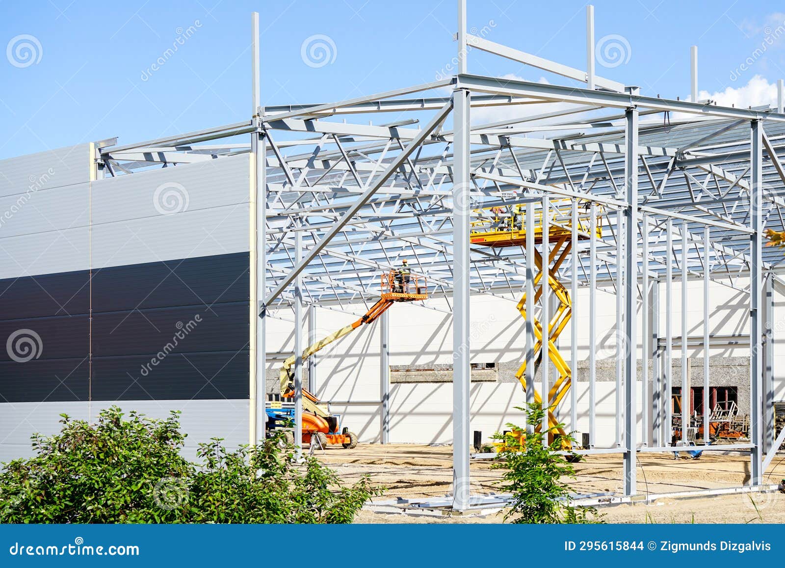 Steel Frame Structure Assembly Using Self Propelled Scissor Lift ...