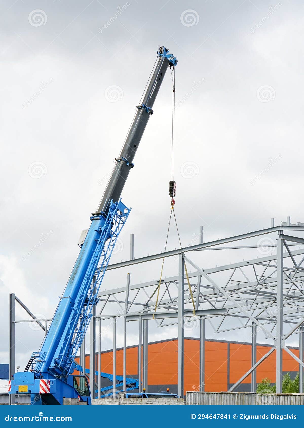 Steel Frame Structure Assembly Using Telescopic Boom Crane and Self ...