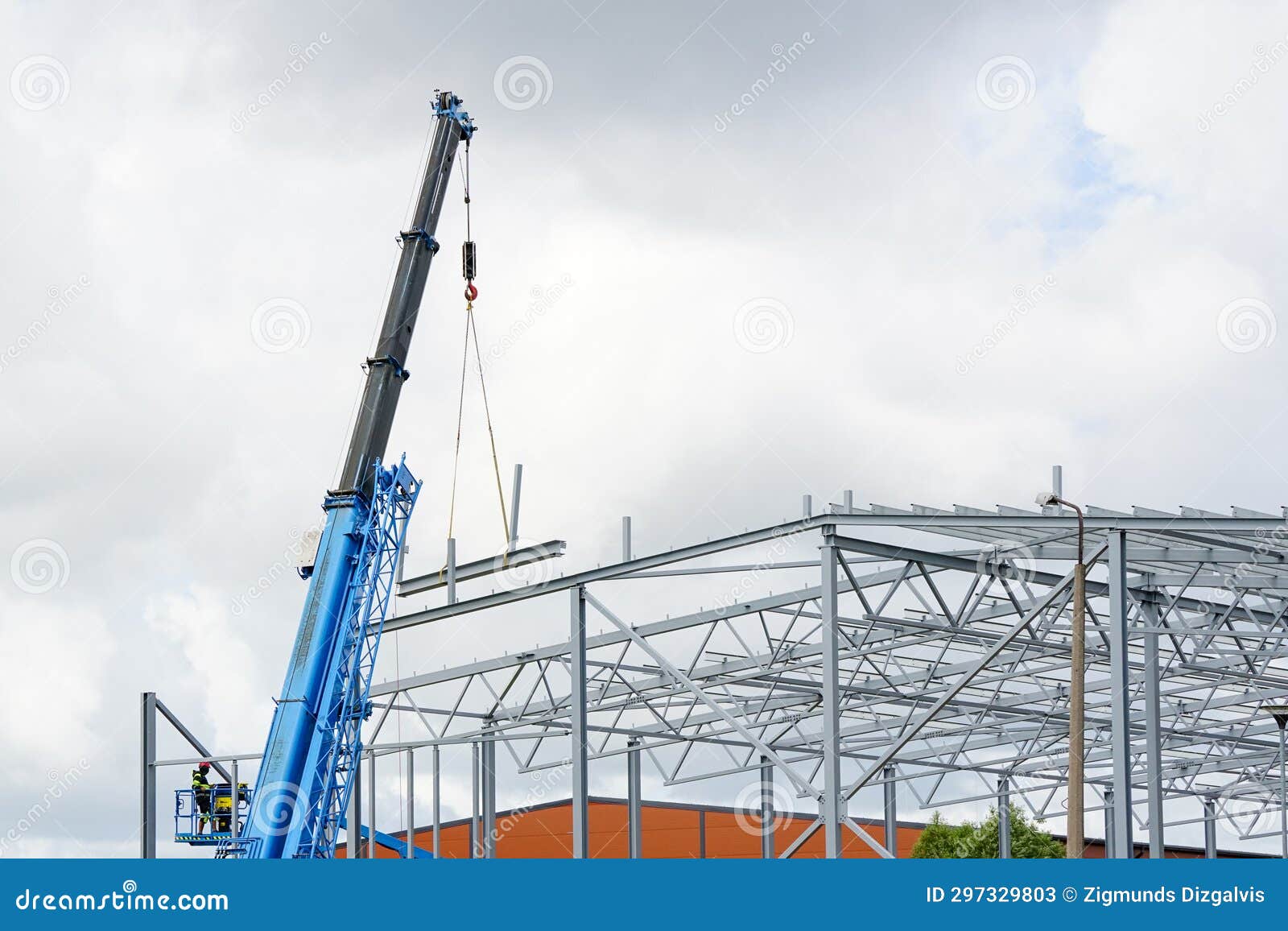 Steel Frame Structure Assembly Using Telescopic Boom Crane and Self ...