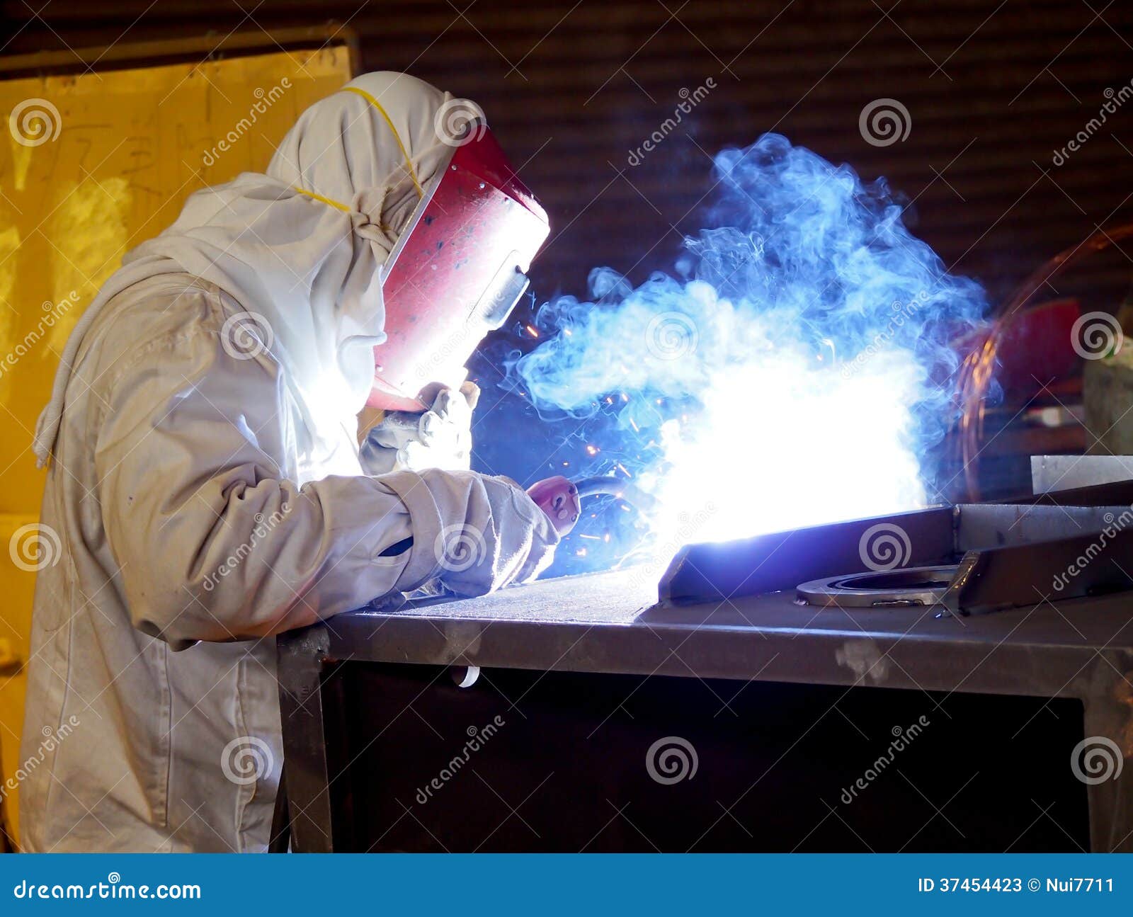 Steel welder at work 5 stock image. Image of construction - 37454423