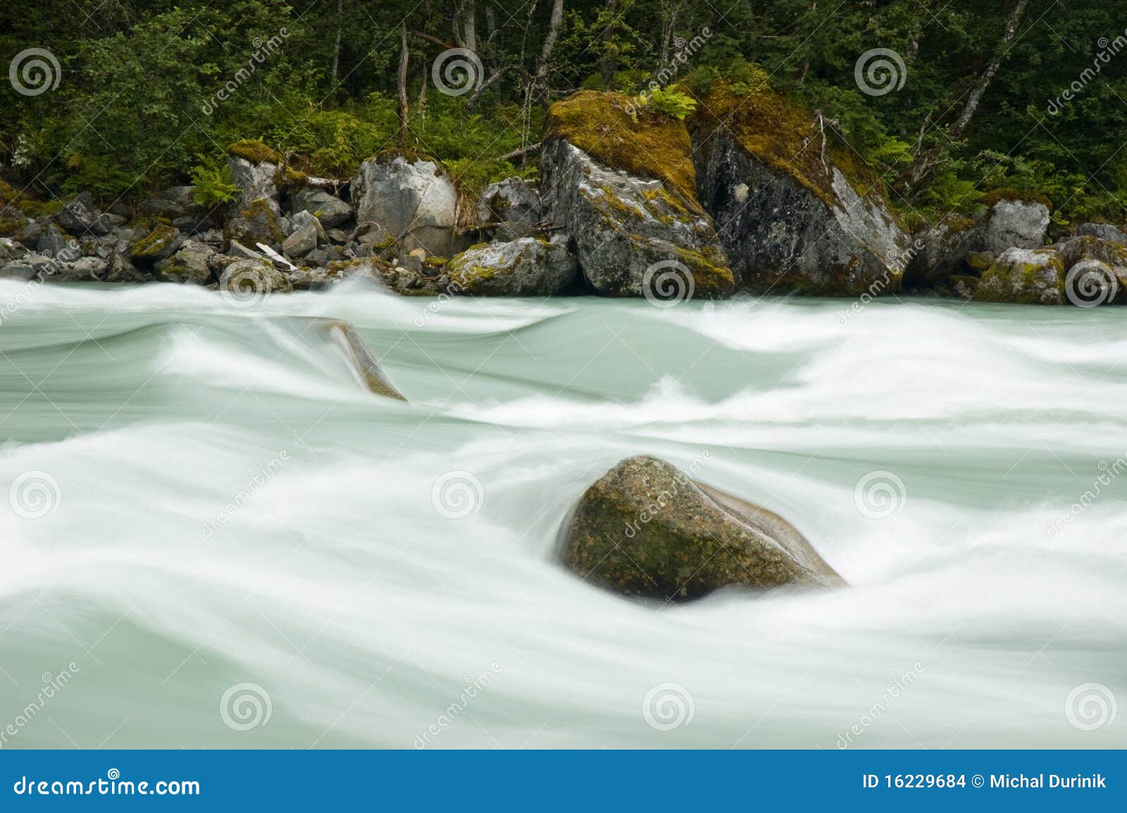 Steen in De Rivier, Lange Blootstelling Stock Foto - Image of mooi ...
