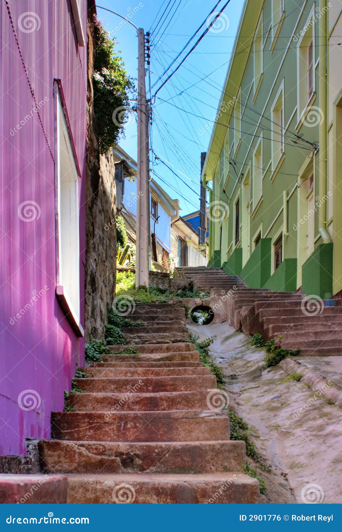 Steep Alleyway in Valparaiso Stock Photo - Image of alley, green: 2901776