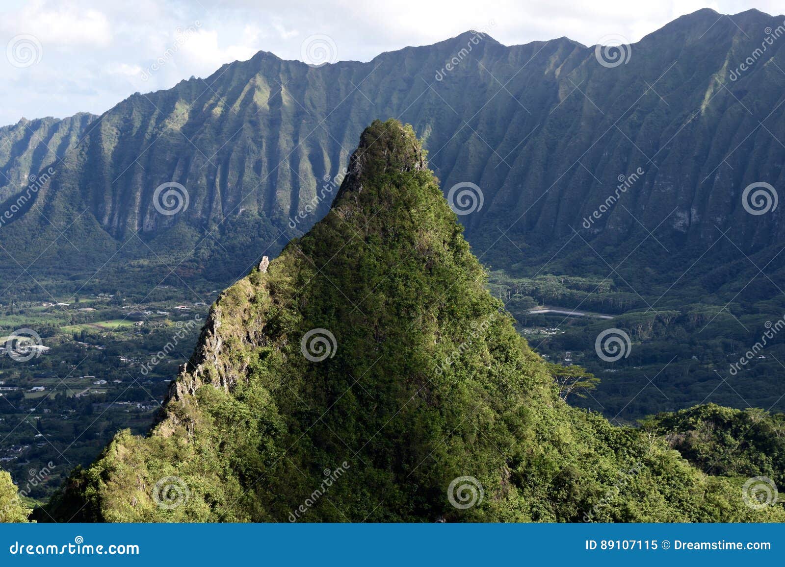 Steep mountains of Hawaii stock image. Image of hiking - 89107115