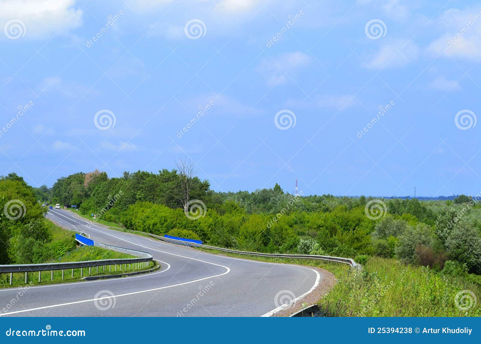 Steep turn in valley stock photo. Image of trees, clouds - 25394238