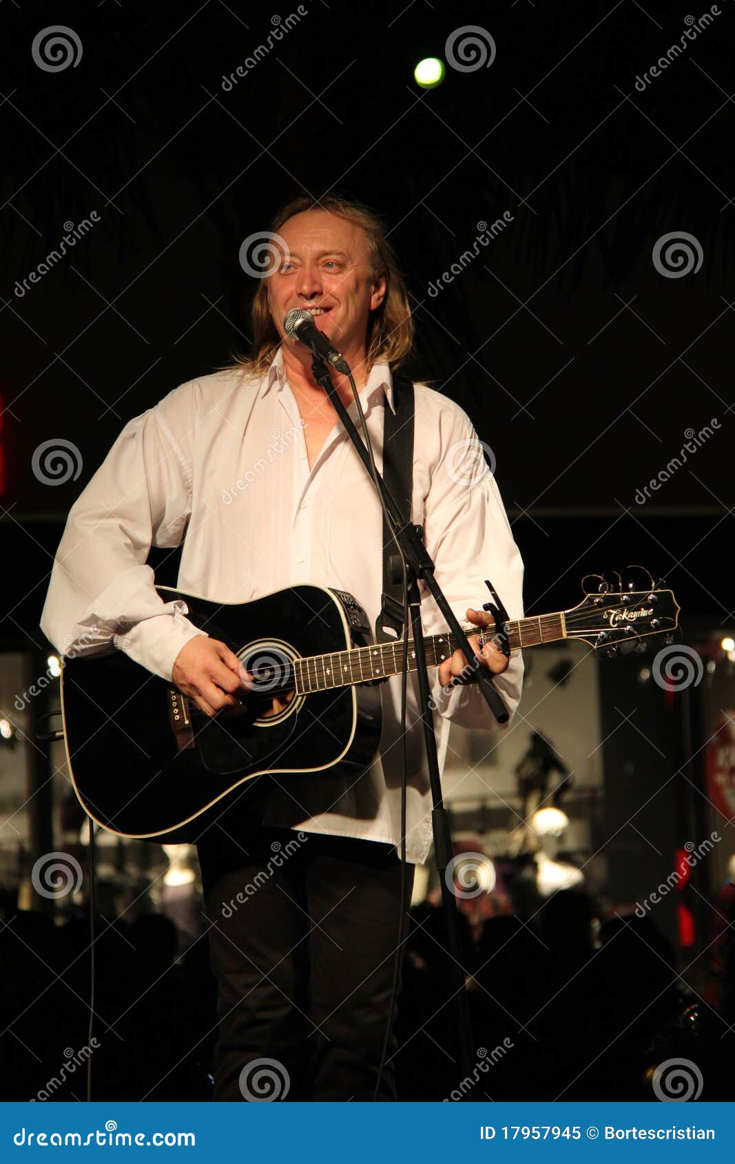 Stefan Hrusca Performing Live Editorial Image - Image of song, hrusca ...