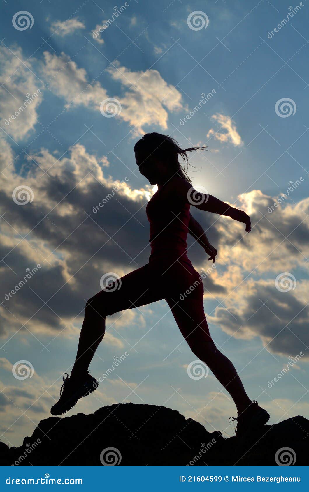 Steigen der jungen Frau stockbild. Bild von übung, extrem - 21604599