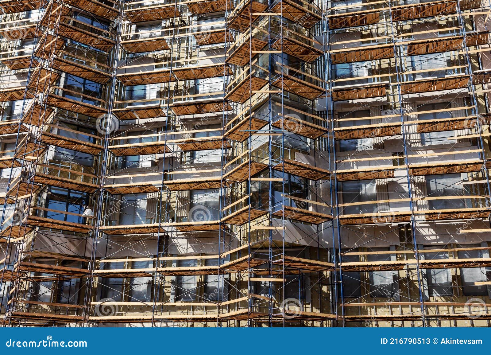 Steigers Op De Gevel Van Het Gebouw Redactionele Stock Foto - Image of ... Steigers Op De Gevel Van Het Gebouw Redactionele Stock Foto - Image of ...