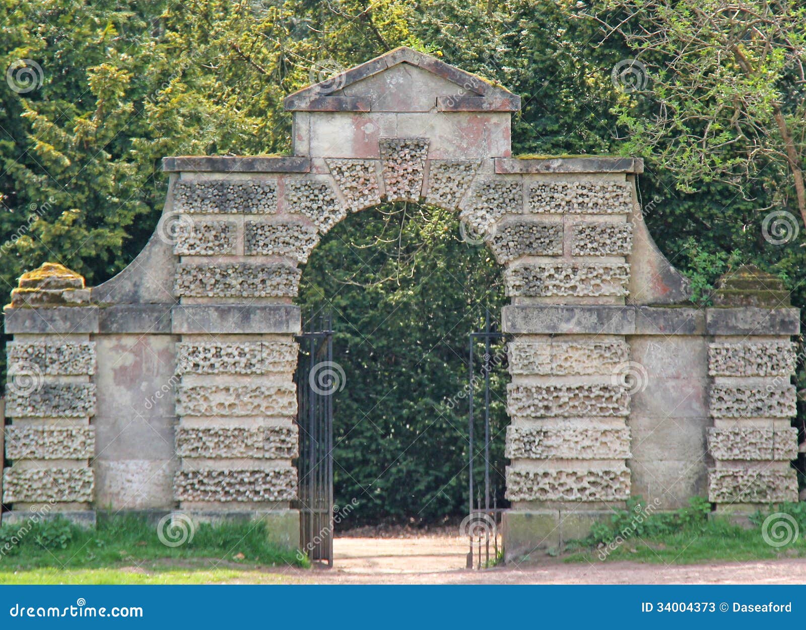 Stein errichtete Torbogen. stockbild. Bild von gateway - 34004373