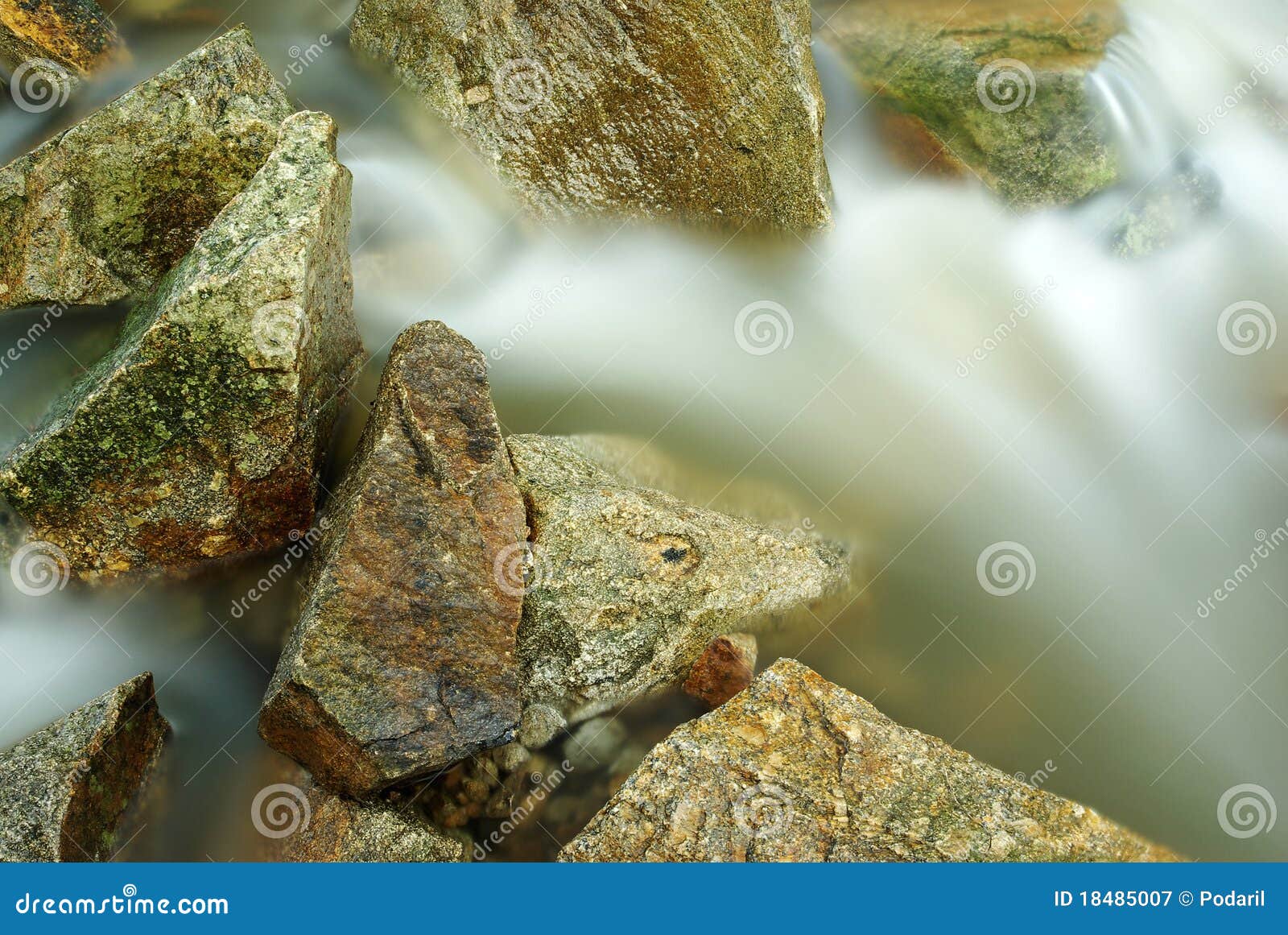 Stein-Fluss stockbild. Bild von alleine, ökologie, bach - 18485007