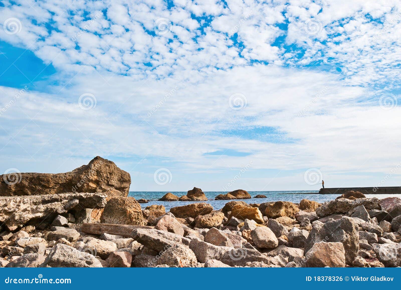 Steiniger Strand stockfoto. Bild von entspannung, landschaft - 18378326