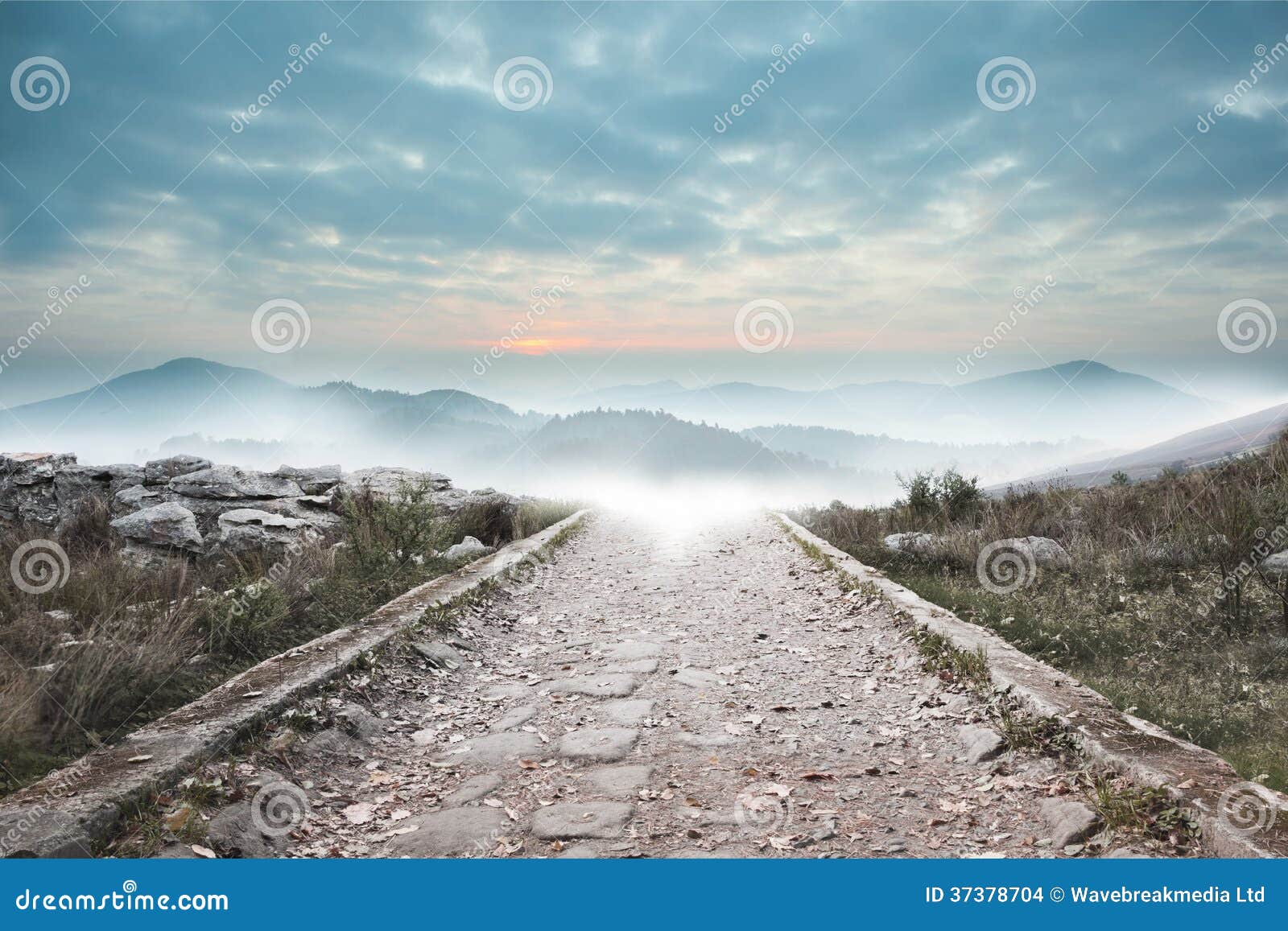 Steiniger Weg, Der Zu Berge Führt Stock Abbildung - Illustration von ...