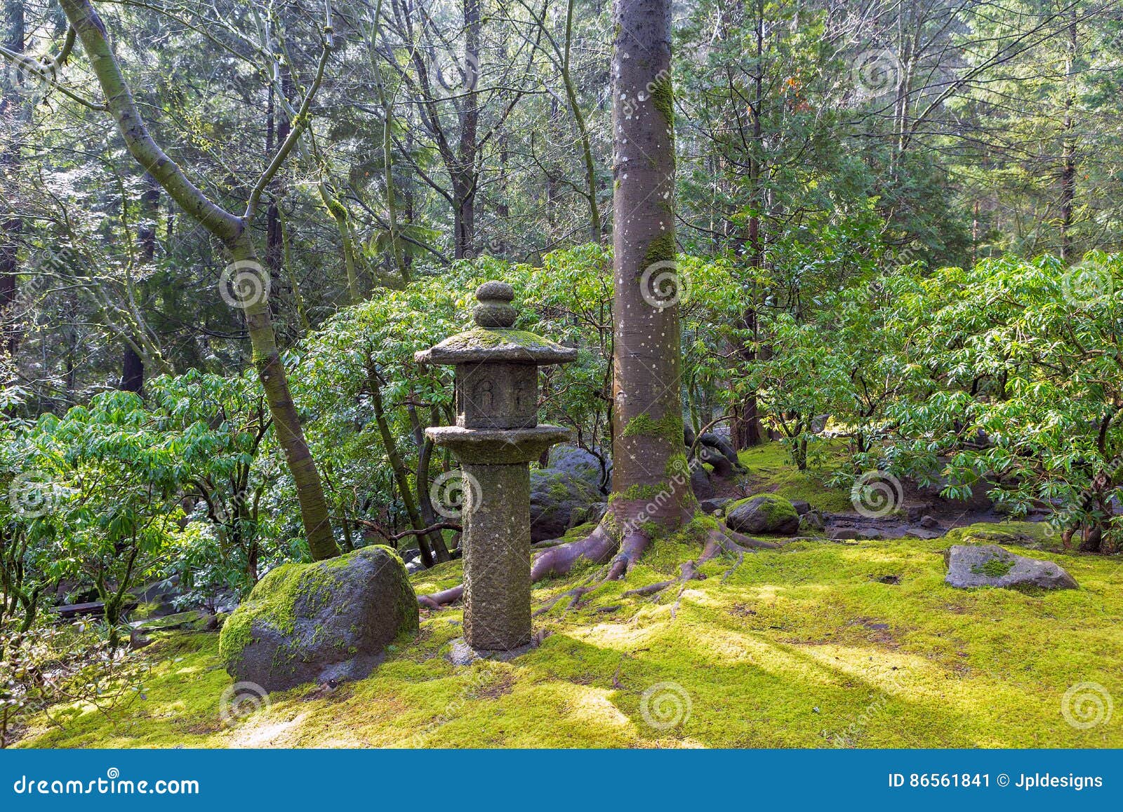 Steinpagoden-Laterne am Japanischen Garten Stockbild - Bild von ...