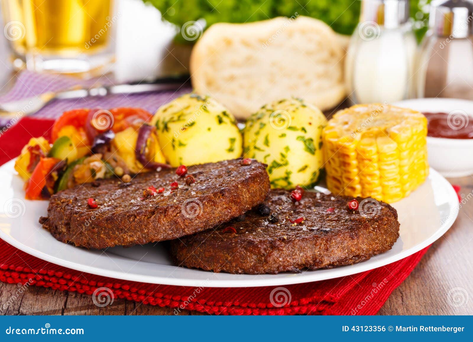 Stekar Med Grillade Veggies Arkivfoto - Bild av snabbt, grillfester ...