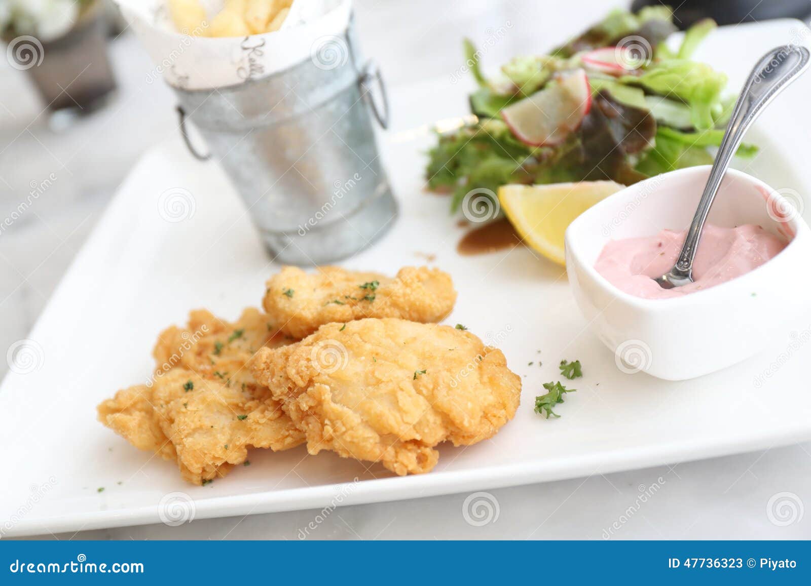 Stekt fisk fotografering för bildbyråer. Bild av lunch - 47736323