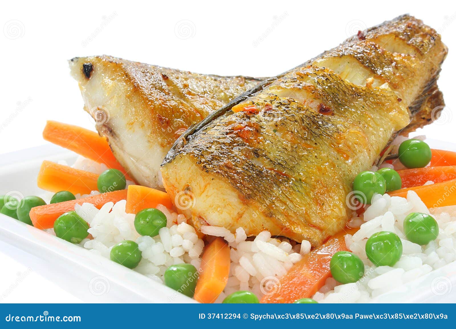 Stekt fisk med ris arkivfoto. Bild av kött, morötter - 37412294