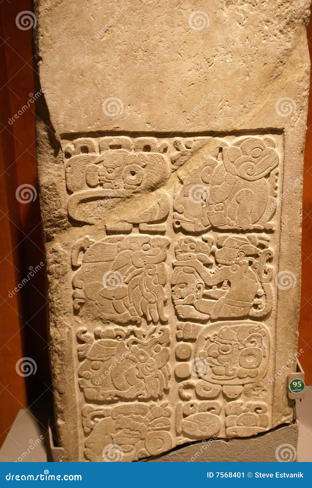 Stele maya del bas-relief imagen de archivo. Imagen de pintura - 7568401