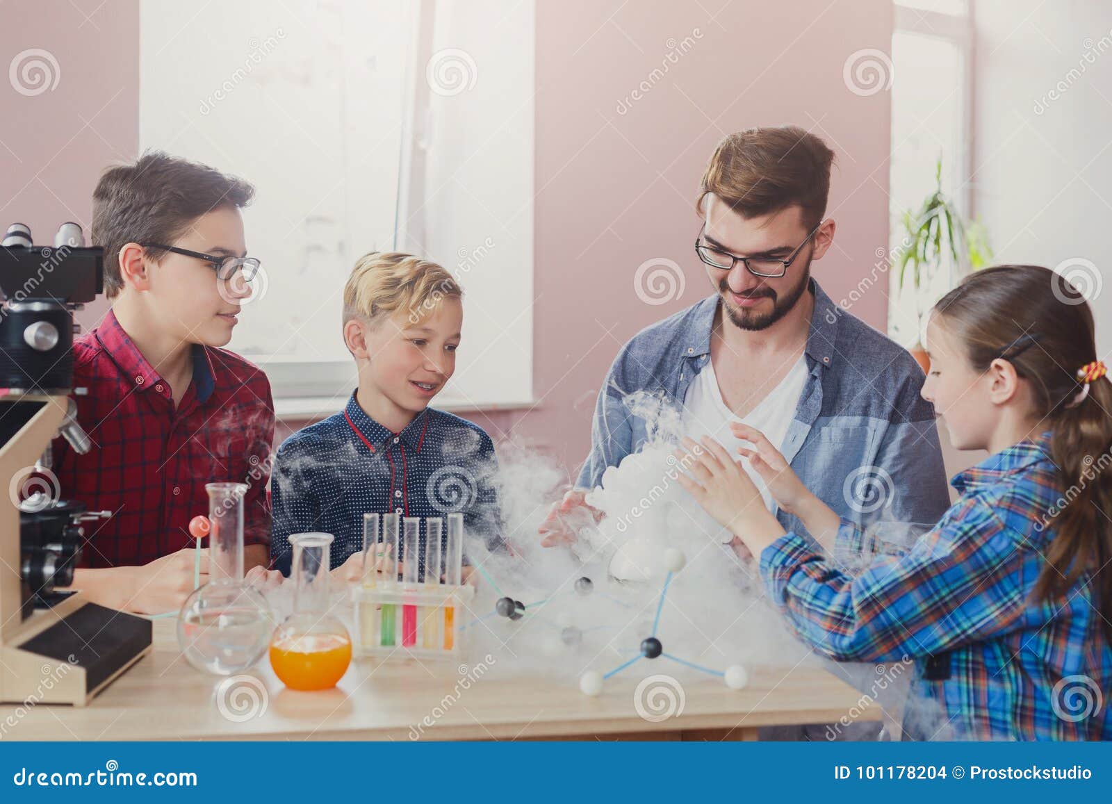 Kids Doing Experiment with Nitrogen in Laboratory Stock Photo - Image ...