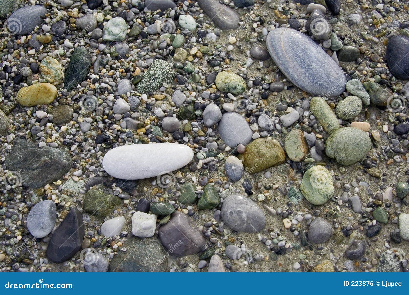 Stenen op een strand stock foto. Image of aarde, moeilijk - 223876
