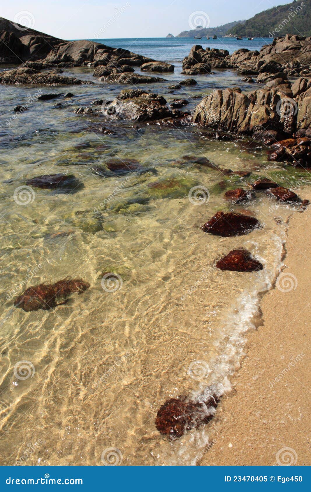 Stenen op het strand stock afbeelding. Image of rand - 23470405
