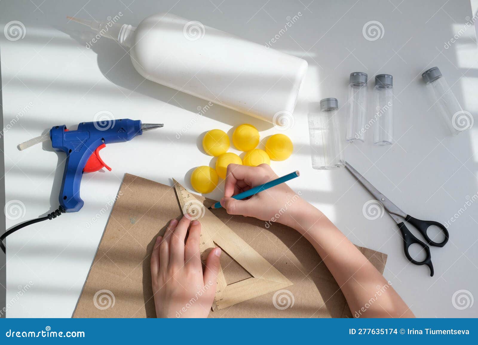 Step-by-step Instructions for Making Crafts from Improvised Materials ...