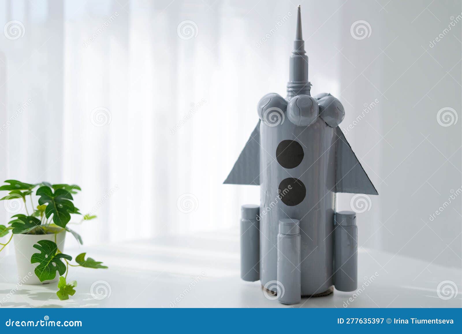 Step-by-step Instructions for Making Crafts from Improvised Materials ...