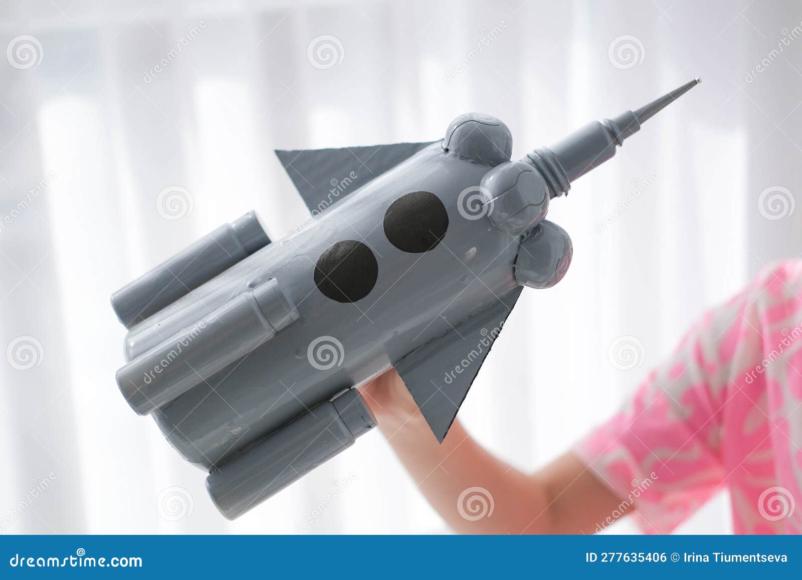 Step-by-step Instructions for Making Crafts from Improvised Materials ...