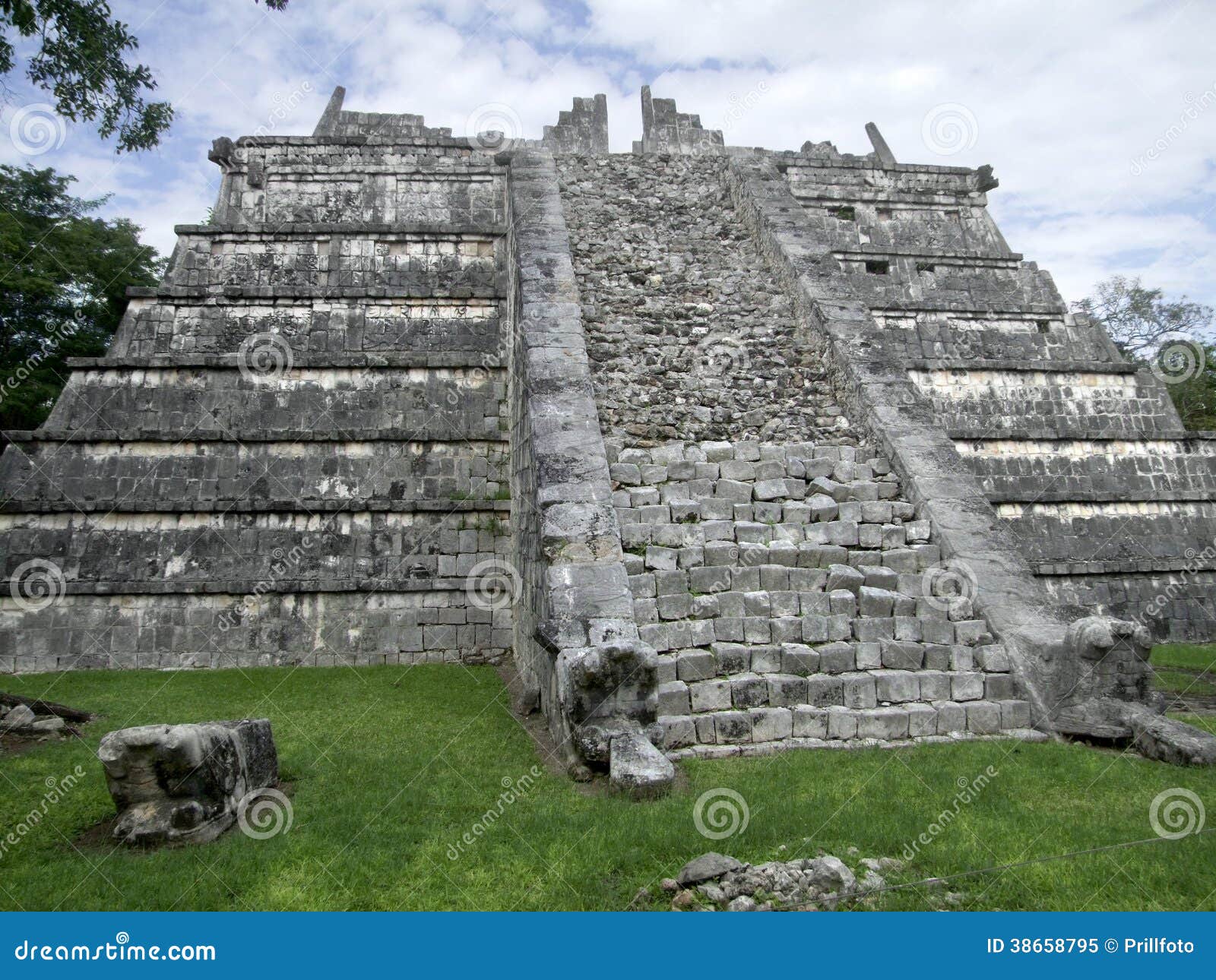 Step-pyramid in Chichen Itza Stock Image - Image of culture, history ...