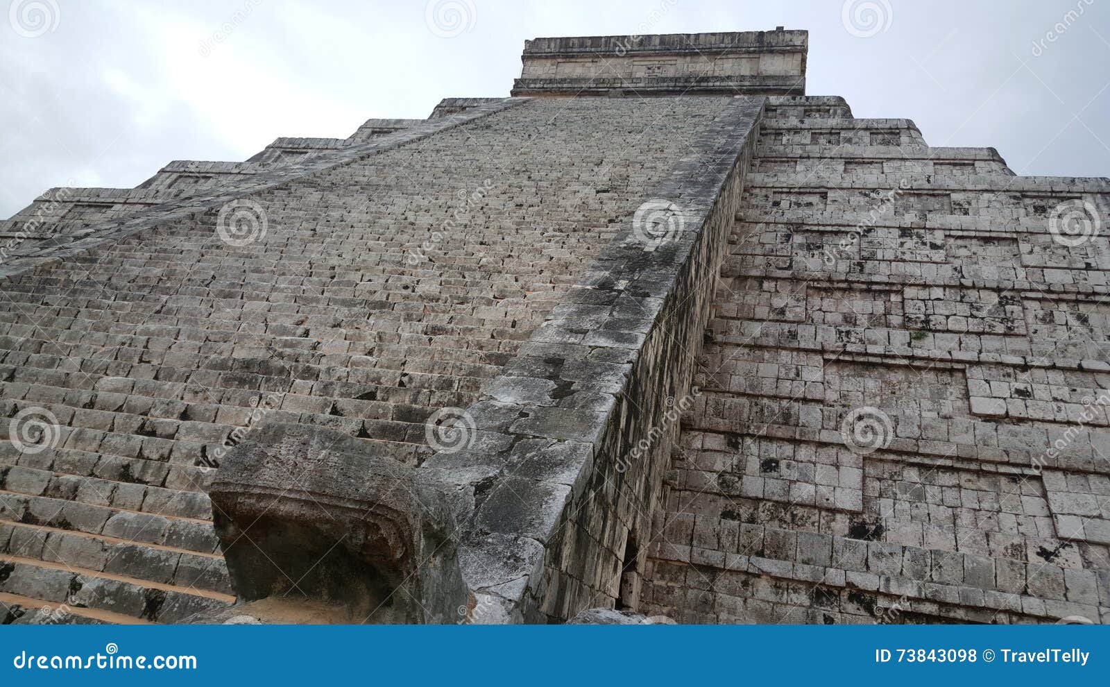 Step-pyramid & Maya Temple at Chichen Itza Stock Photo - Image of itza ...