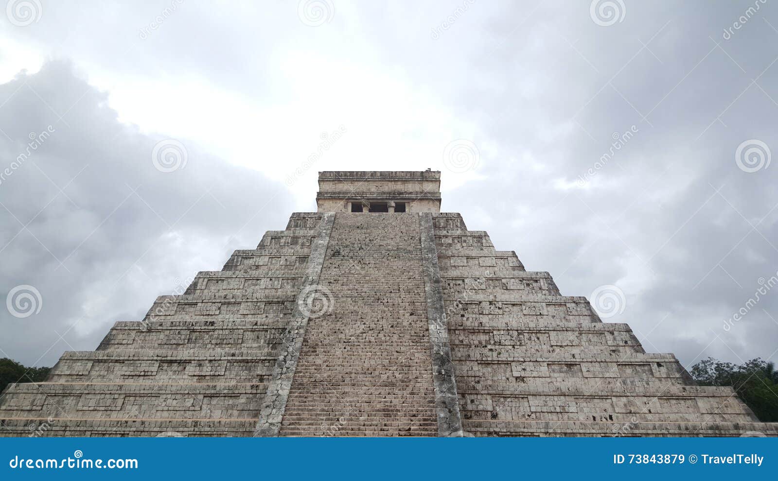 Step-pyramid & Maya Temple at Chichen Itza Stock Image - Image of ...