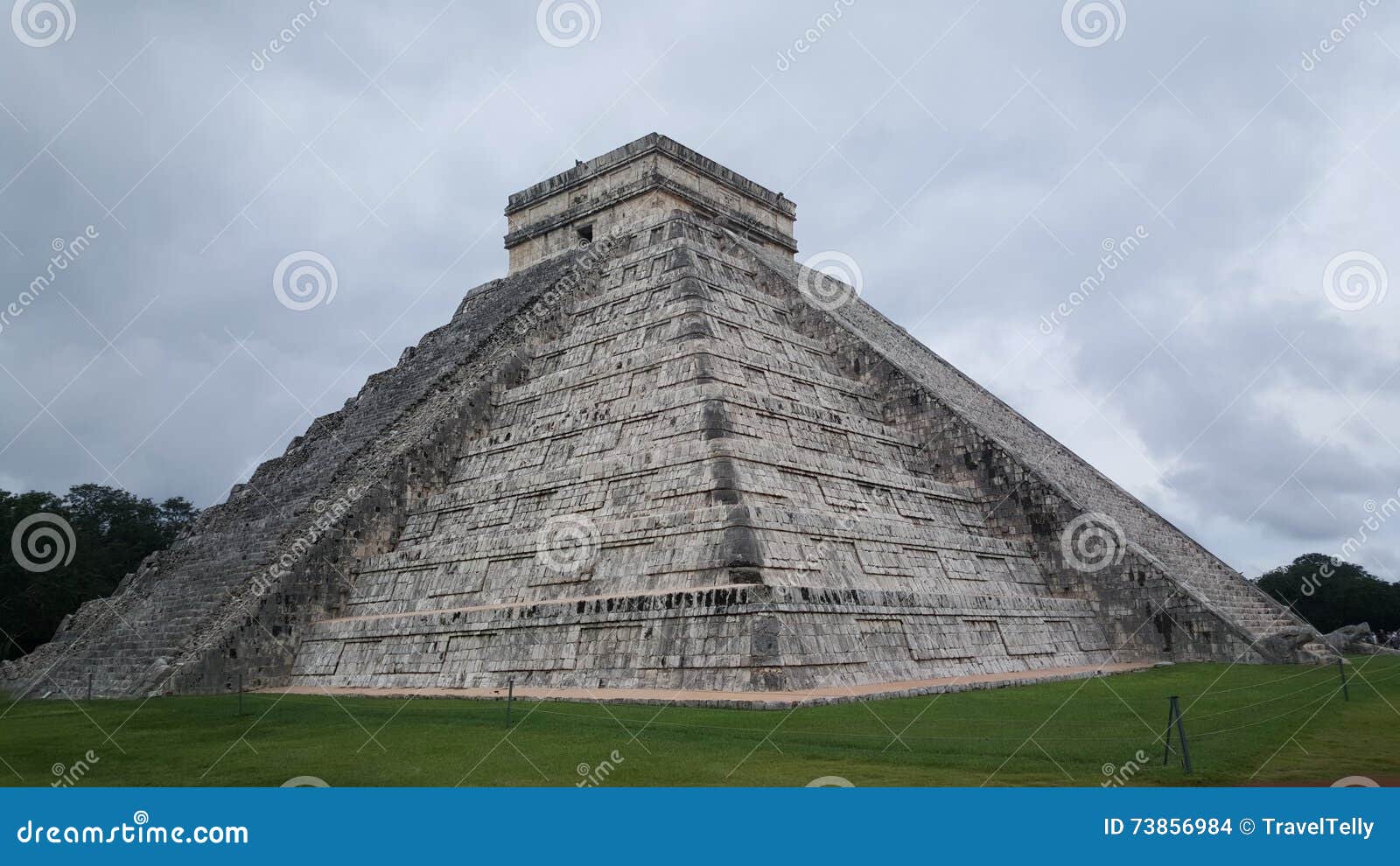 Step-pyramid & Maya Temple at Chichen Itza Stock Photo - Image of ...
