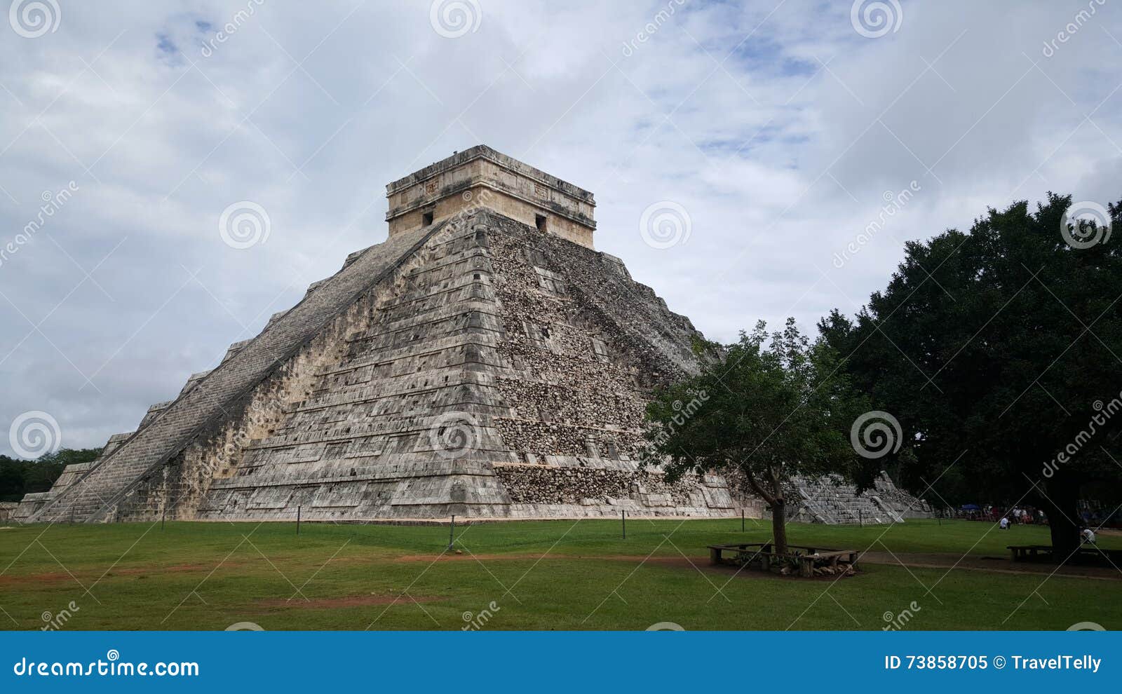Step-pyramid & Maya Temple at Chichen Itza Stock Image - Image of ruins ...