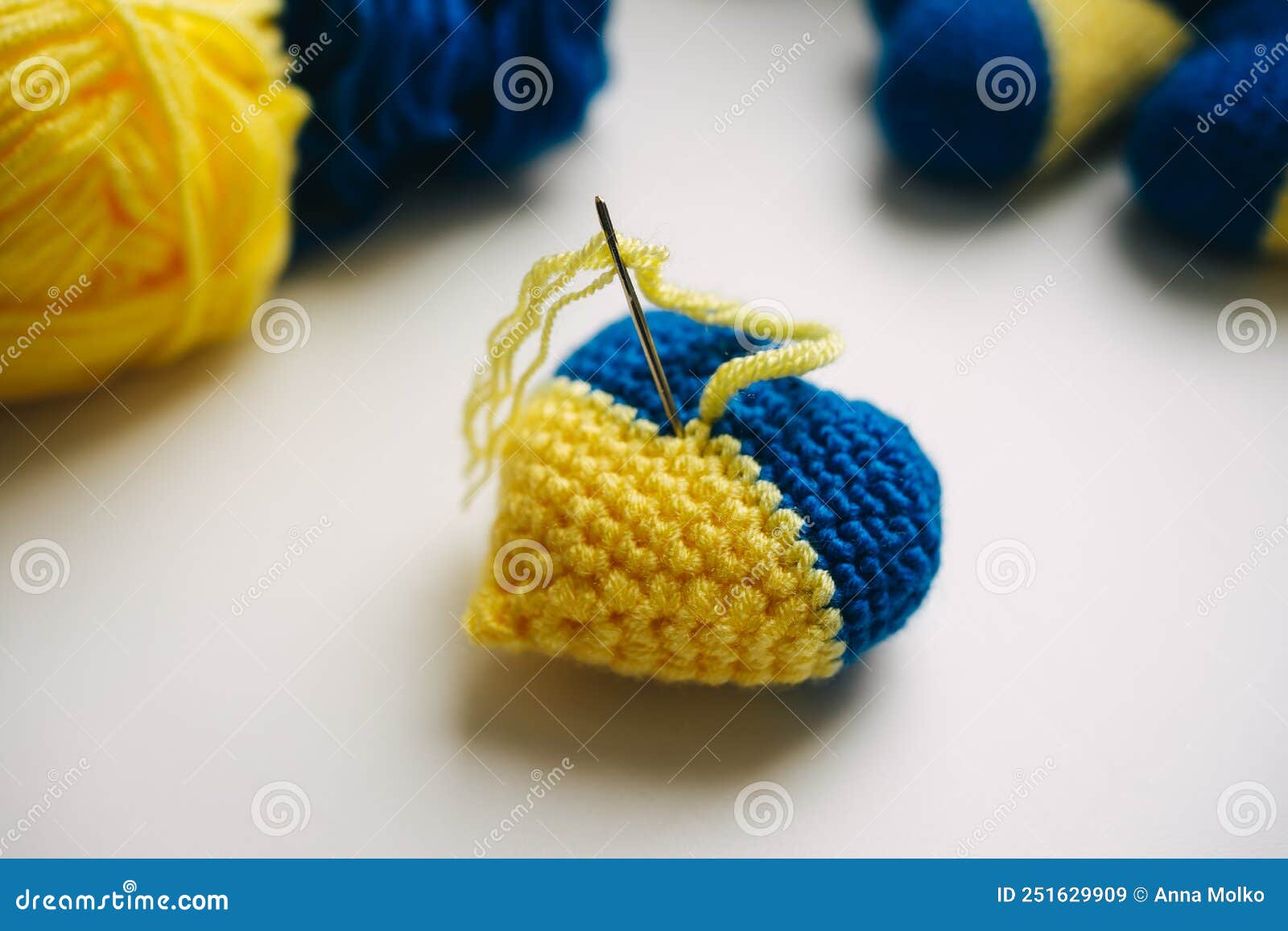 Step-by-step Master Class on Crocheting a Two-color Heart. Step 7 ...