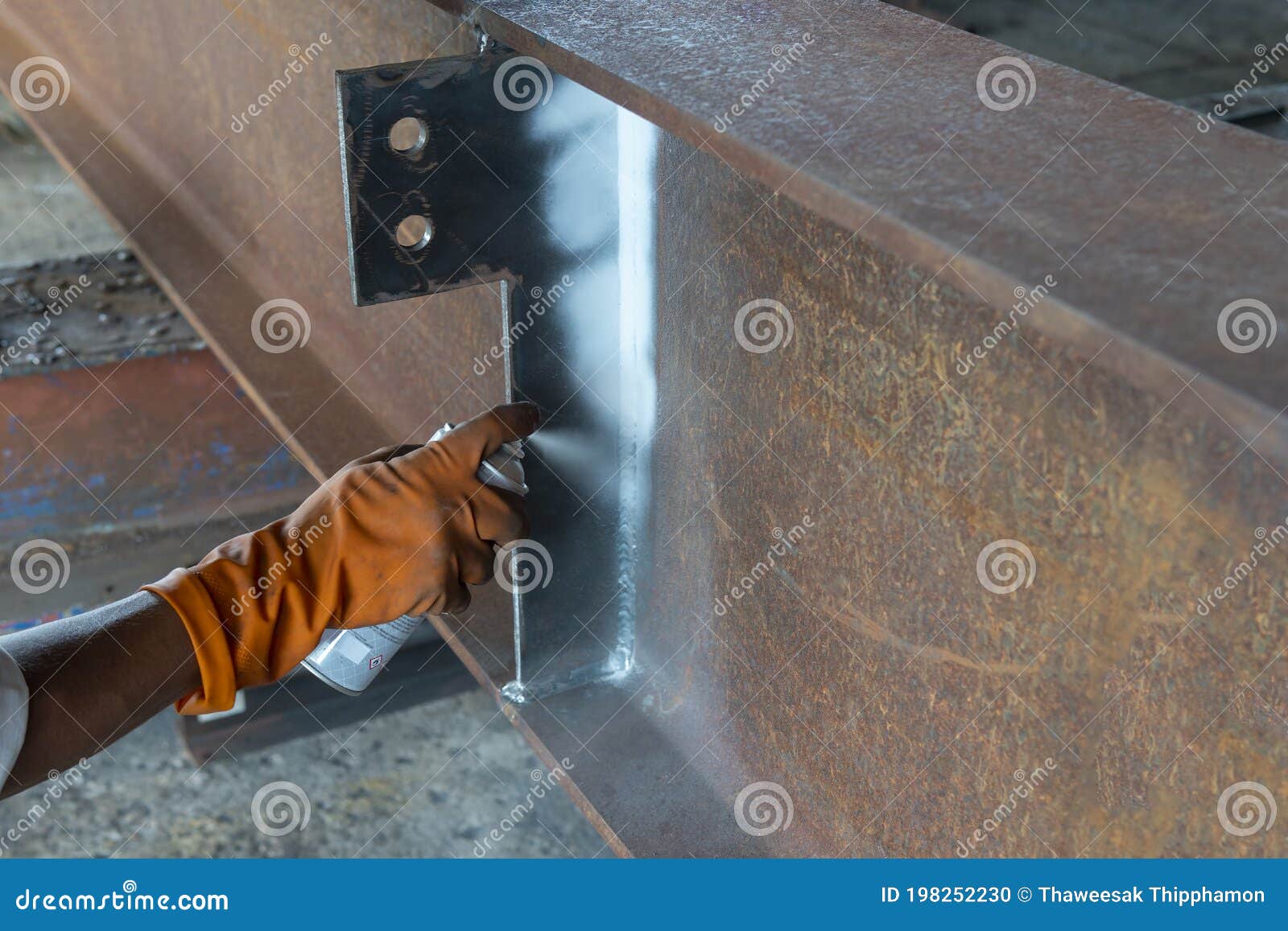 Step To Use Spray White Contrast On The Welded Surface Before ...