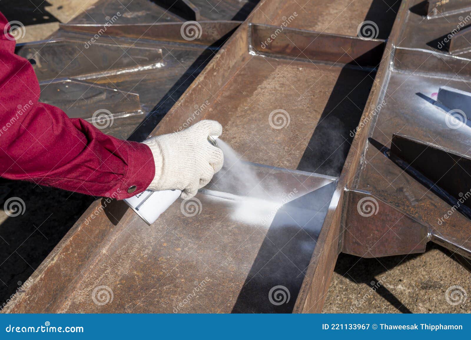 Step To Use Spray White Contrast on the Welded Surface before ...