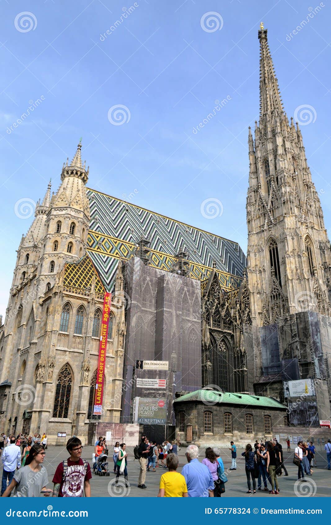 Stephansdom at Wienna editorial stock image. Image of flower - 65778324