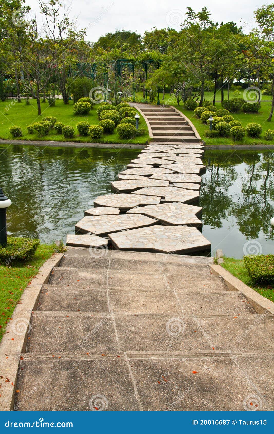 Stepping Stone Pathway stock image. Image of green, pathway - 20016687