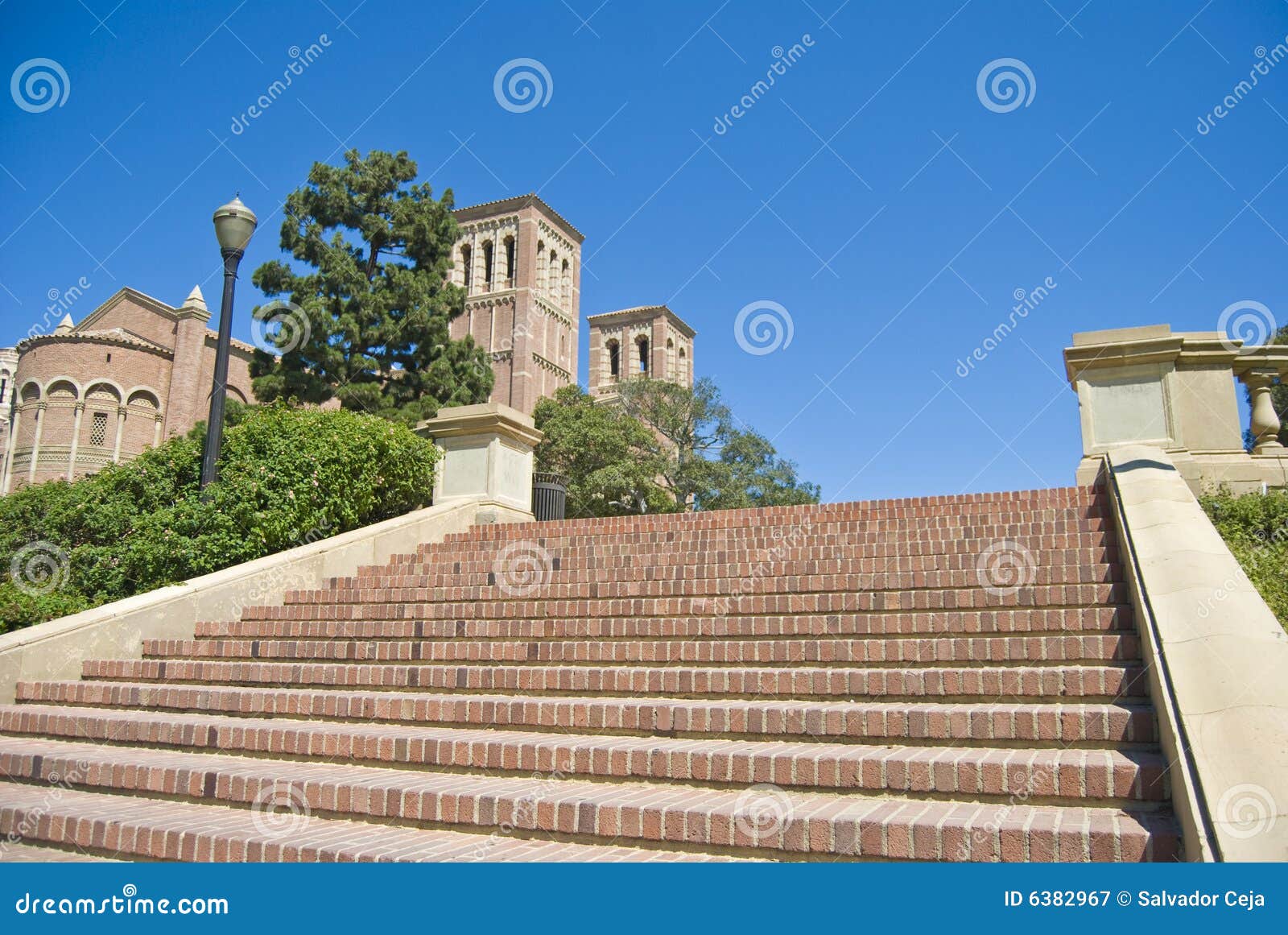 Steps up University campus editorial photography. Image of architecture ...