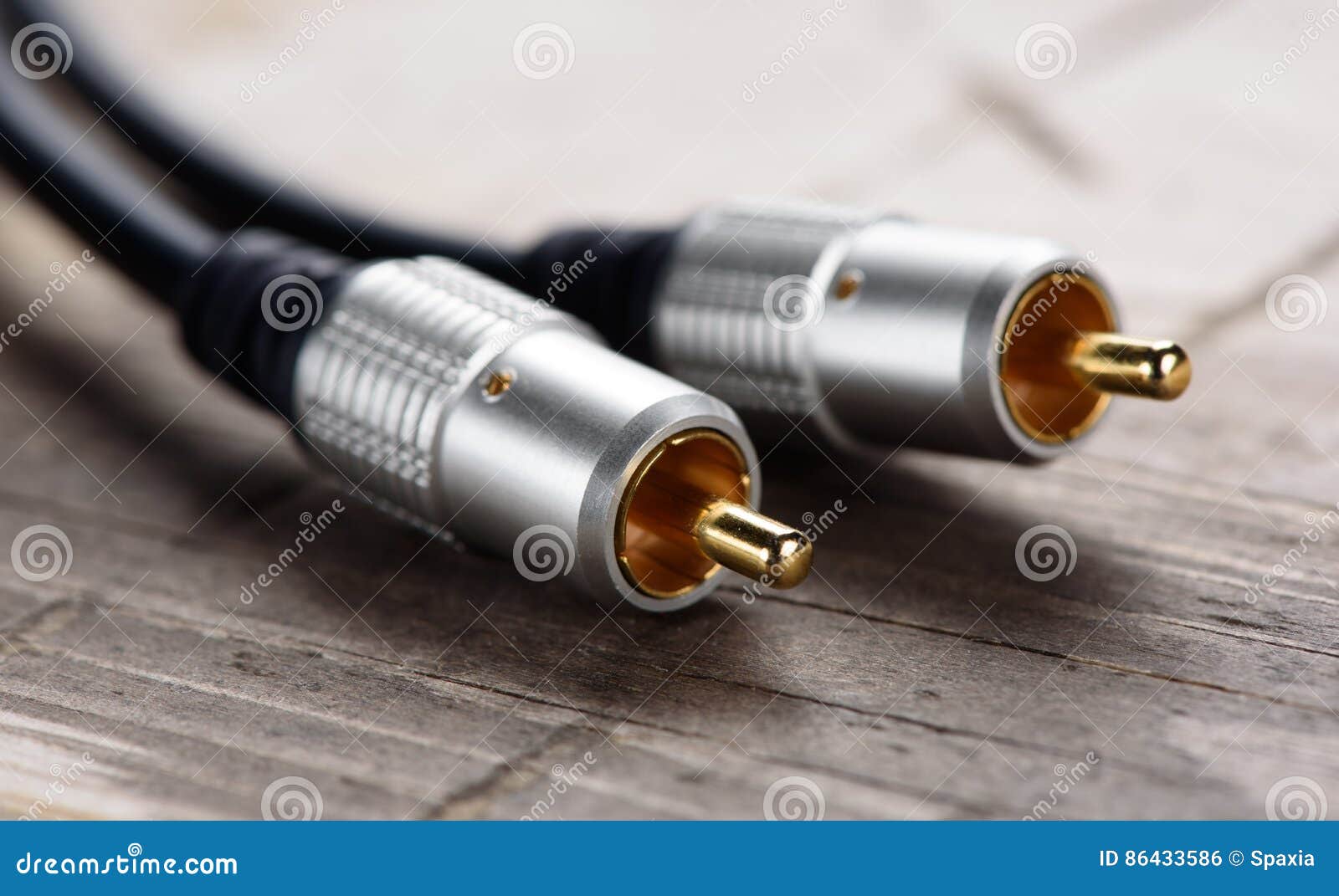 Stereo-RCA-Stecker stockfoto. Bild von führung, hölzern - 86433586