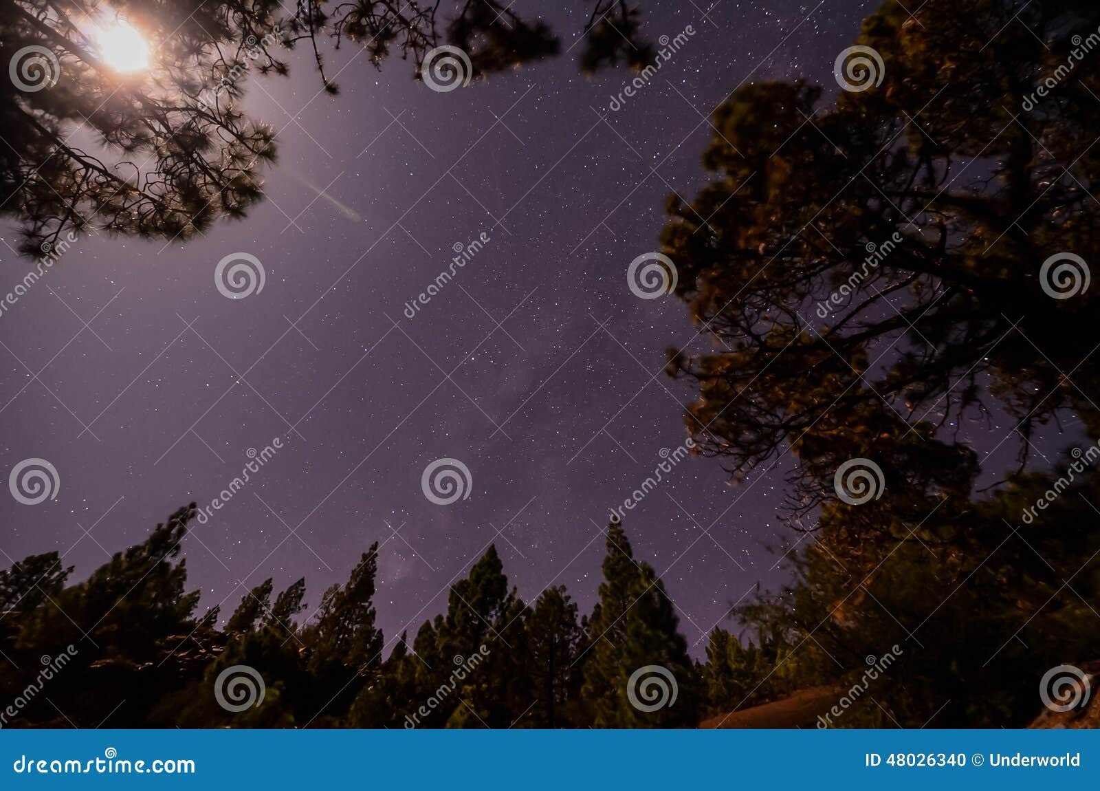 Sterne im Himmel nachts stockfoto. Bild von glanz, insel - 48026340