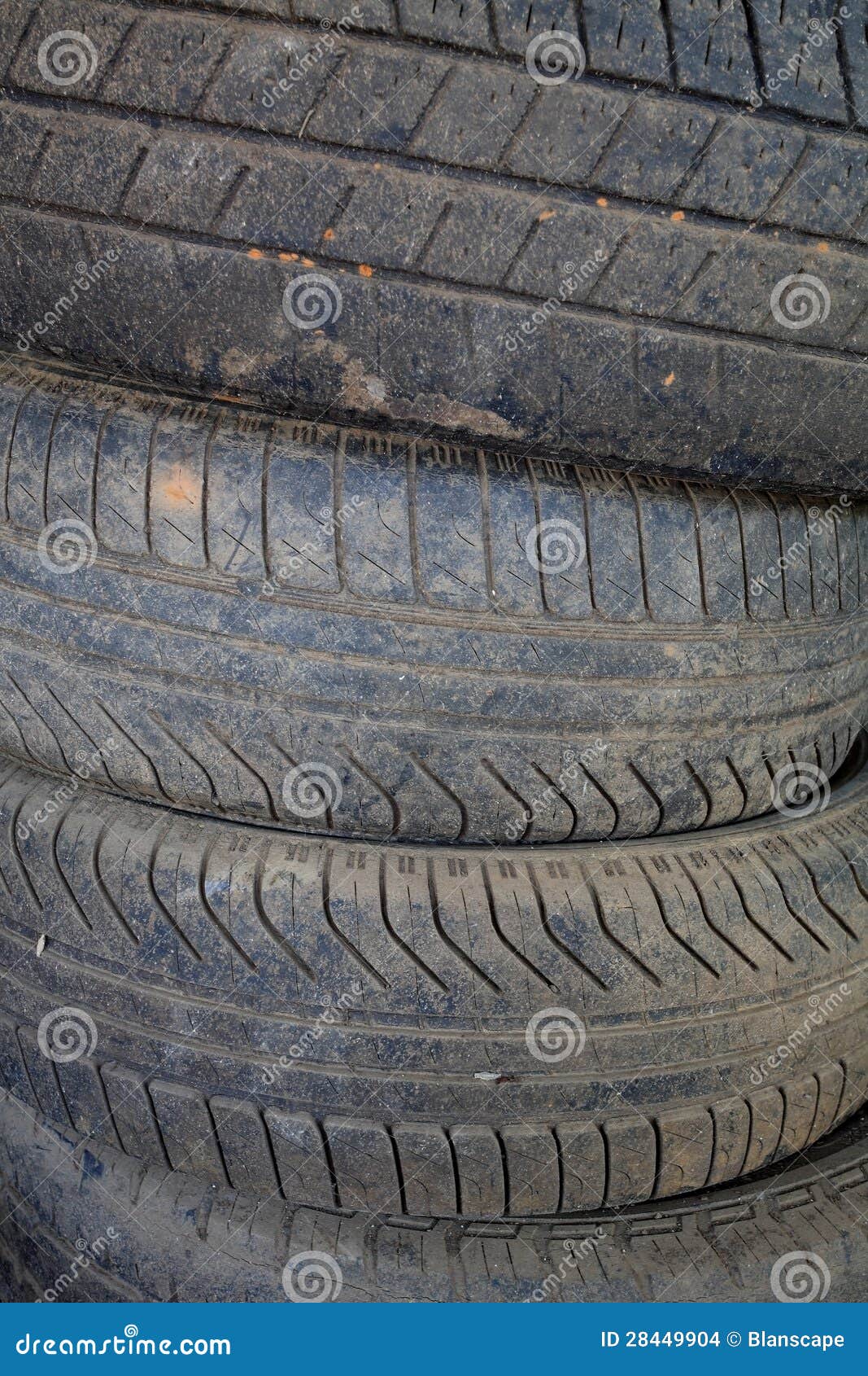 Sterta stare opony zdjęcie stock. Obraz złożonej z stary - 28449904