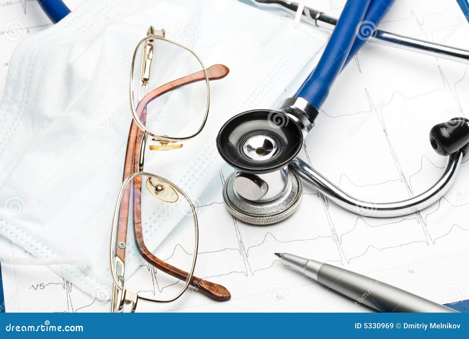 Stethoscoop Op Elektrocardiogramgrafiek Stock Afbeelding - Image of ...