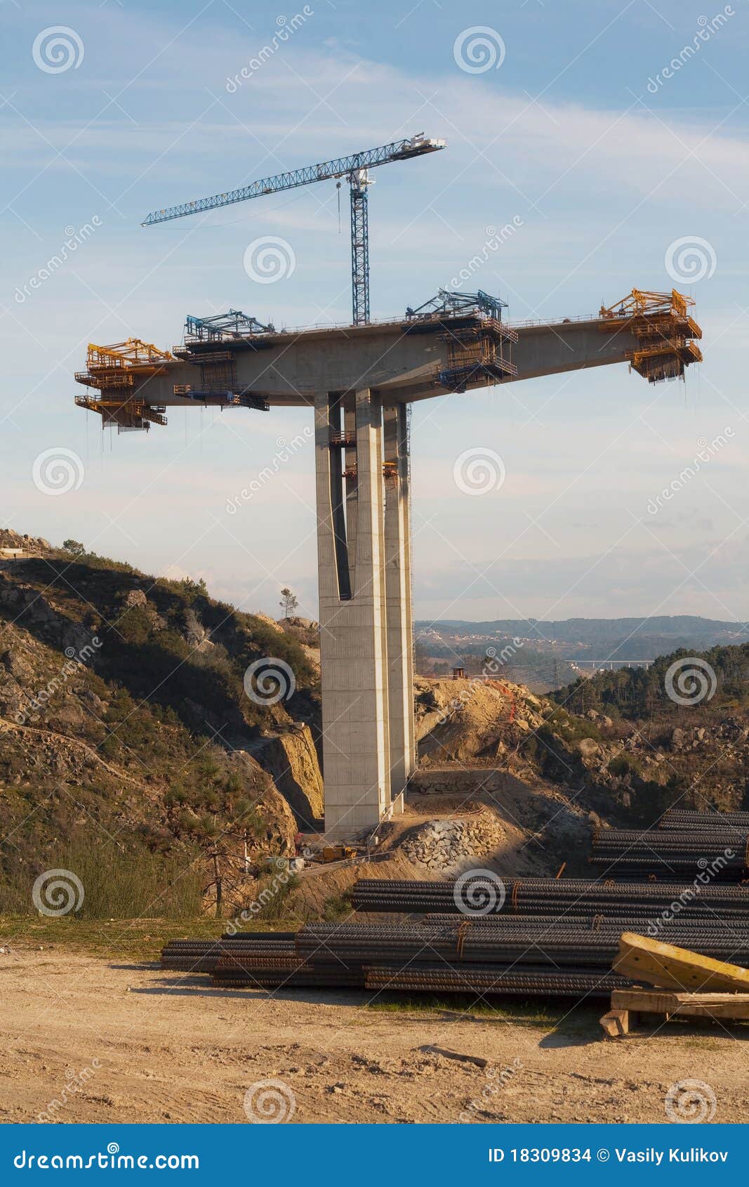Steun de concrete brug stock foto. Image of plaats, bouw - 18309834